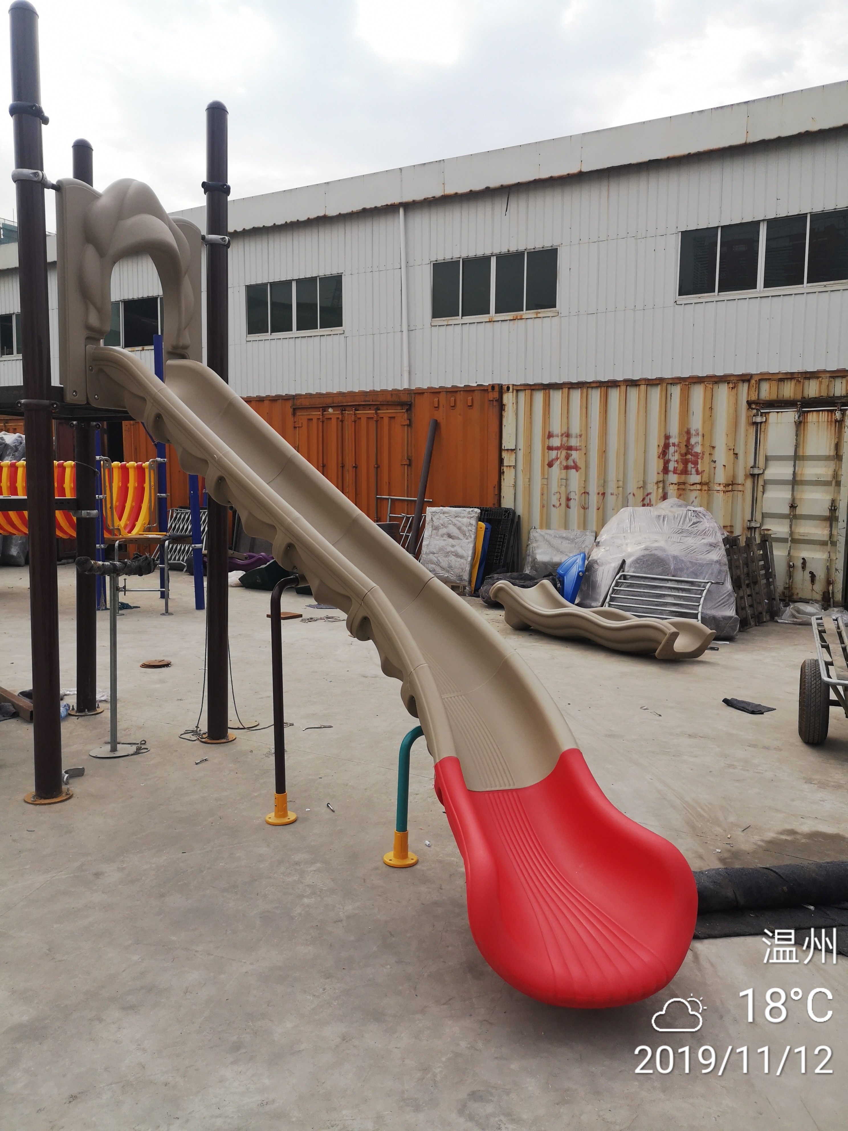 7′ Sectional Right Turn Slide | IPEMA