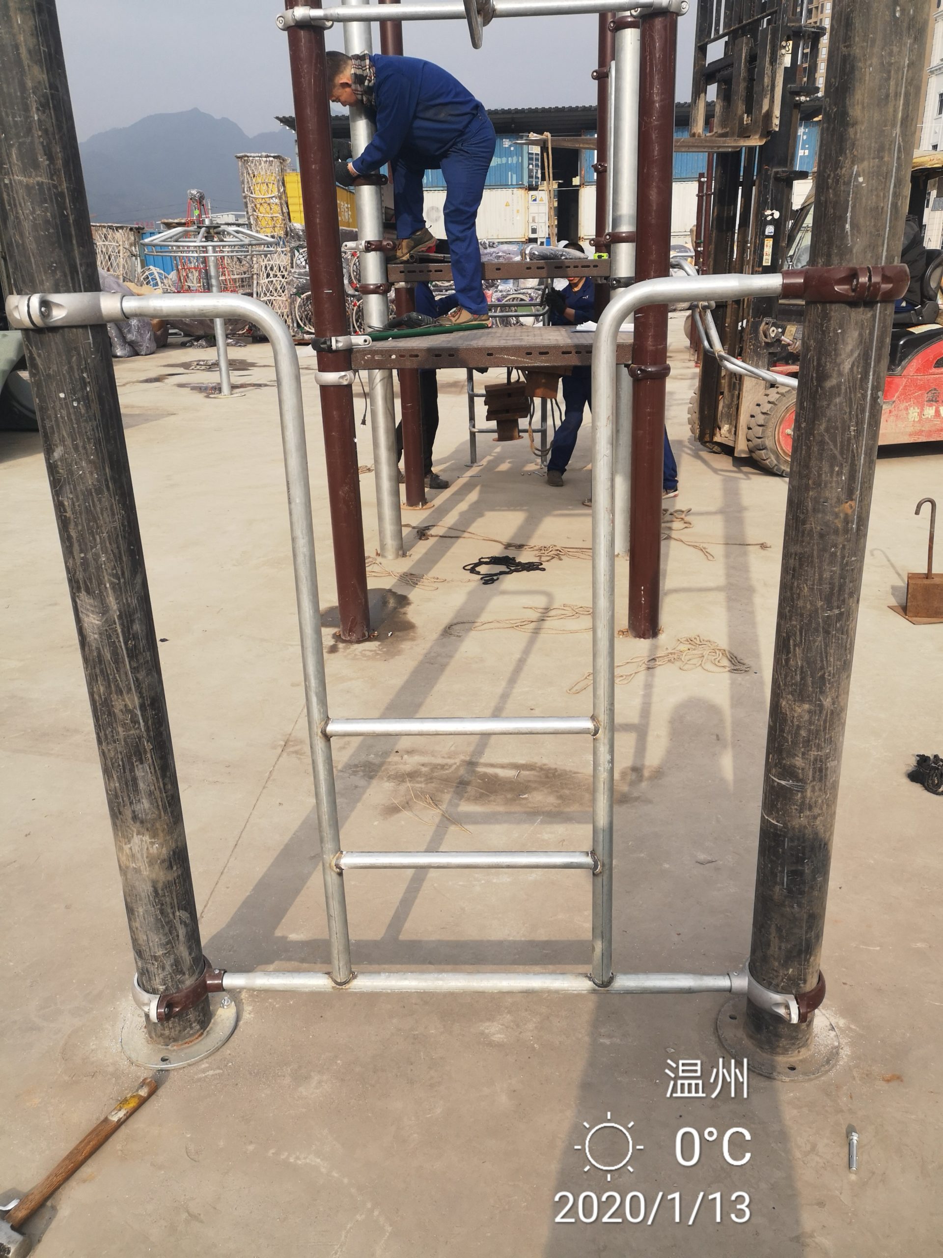 Vertical Access Ladder 4.5'' | IPEMA